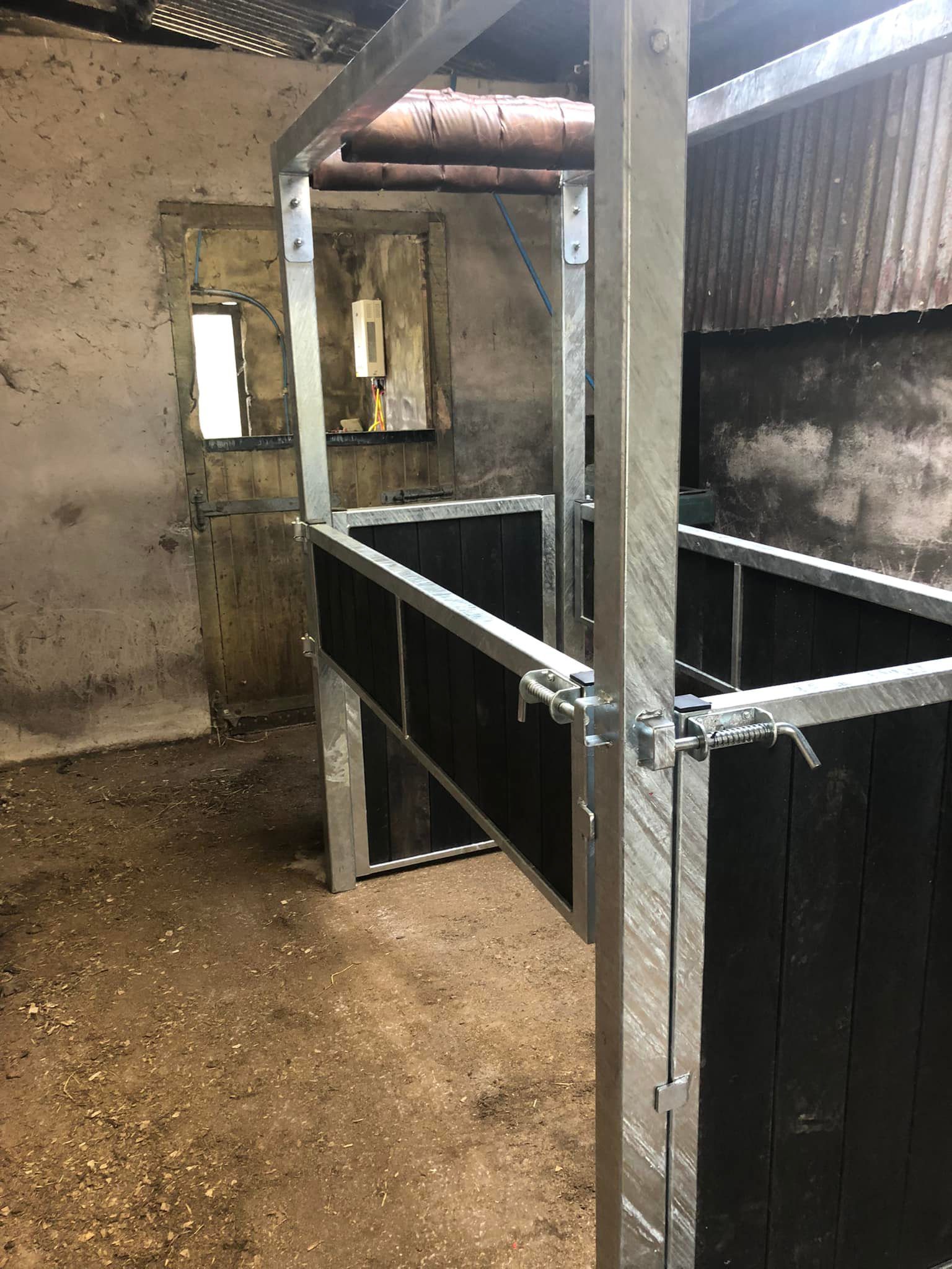 Horse Handling Stocks - Open Equine