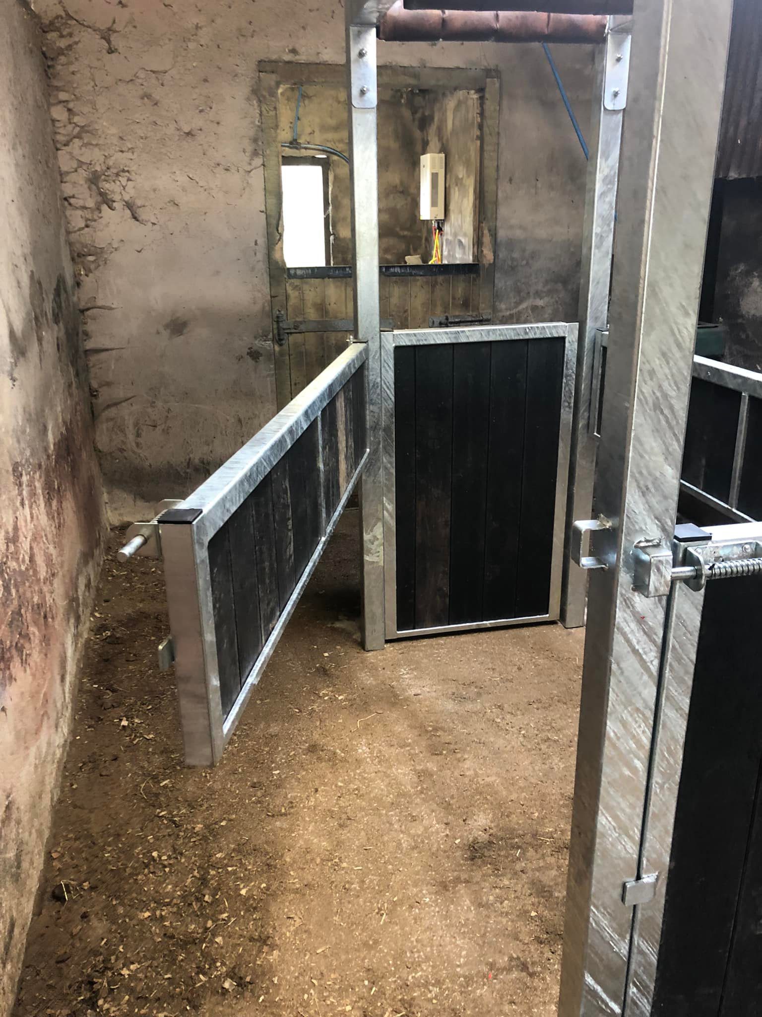 Horse Handling Stocks - Open Equine